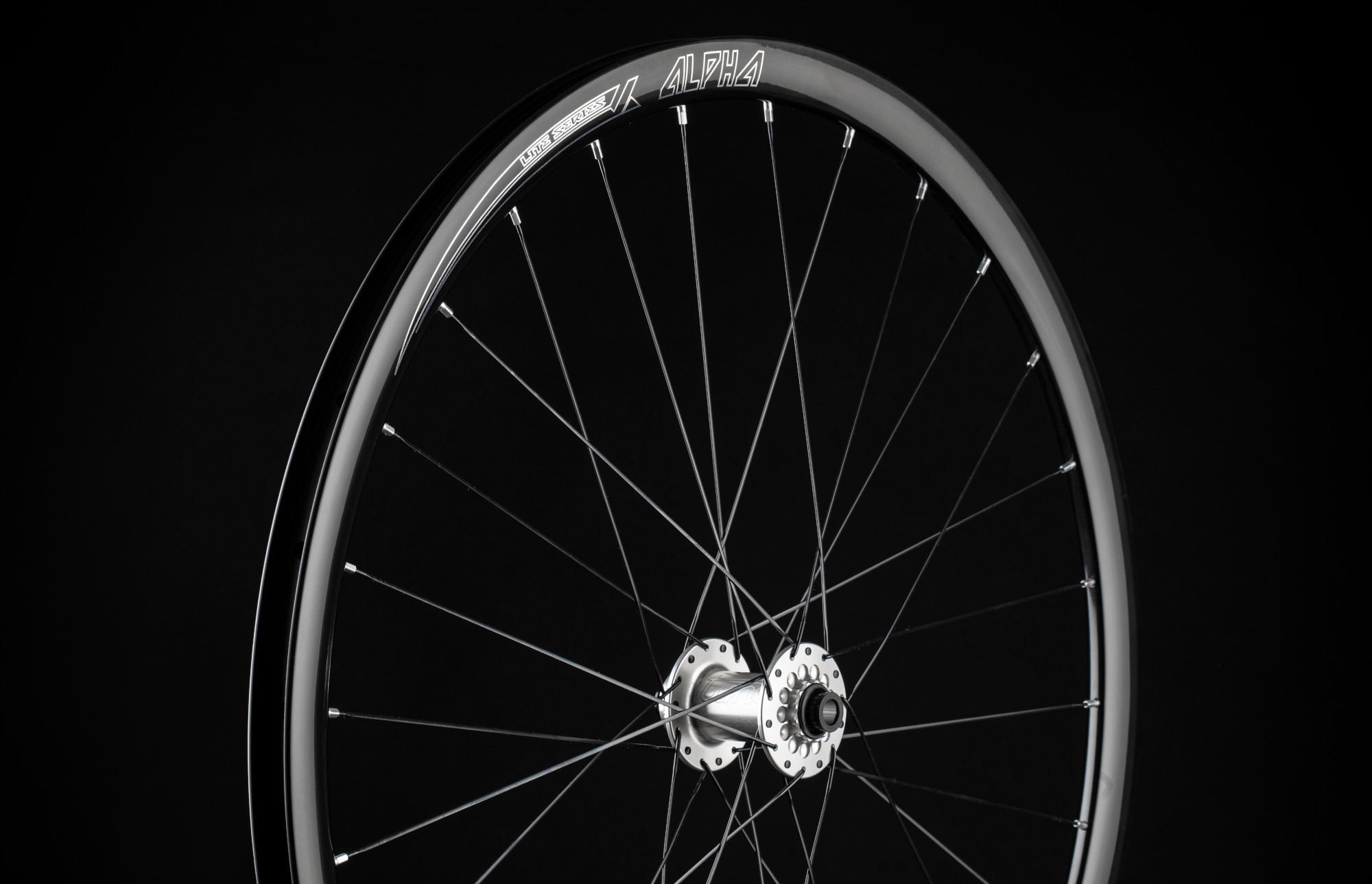 Vélos, roues et composants ultra légers sur mesure - ALPHA